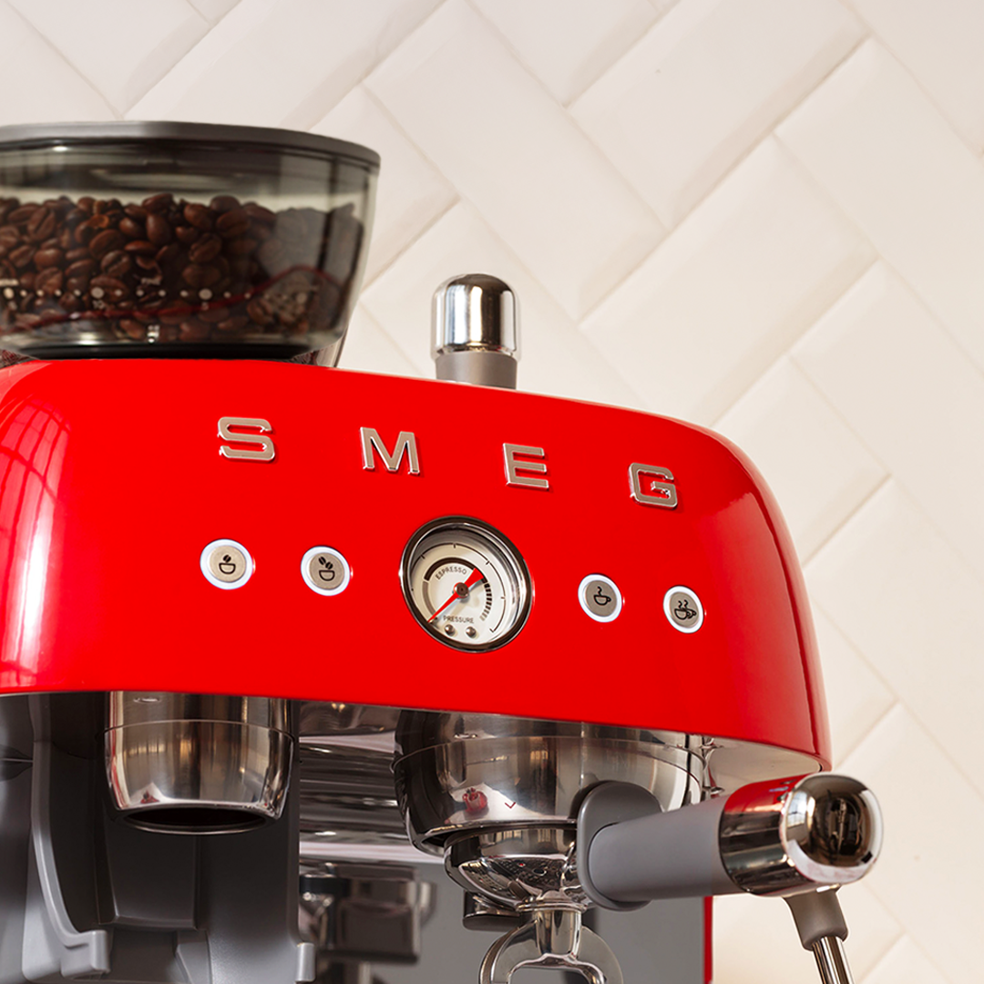 Espresso Coffee Machine with Grinder Red - EGF03RDKR – SMEG Philippines