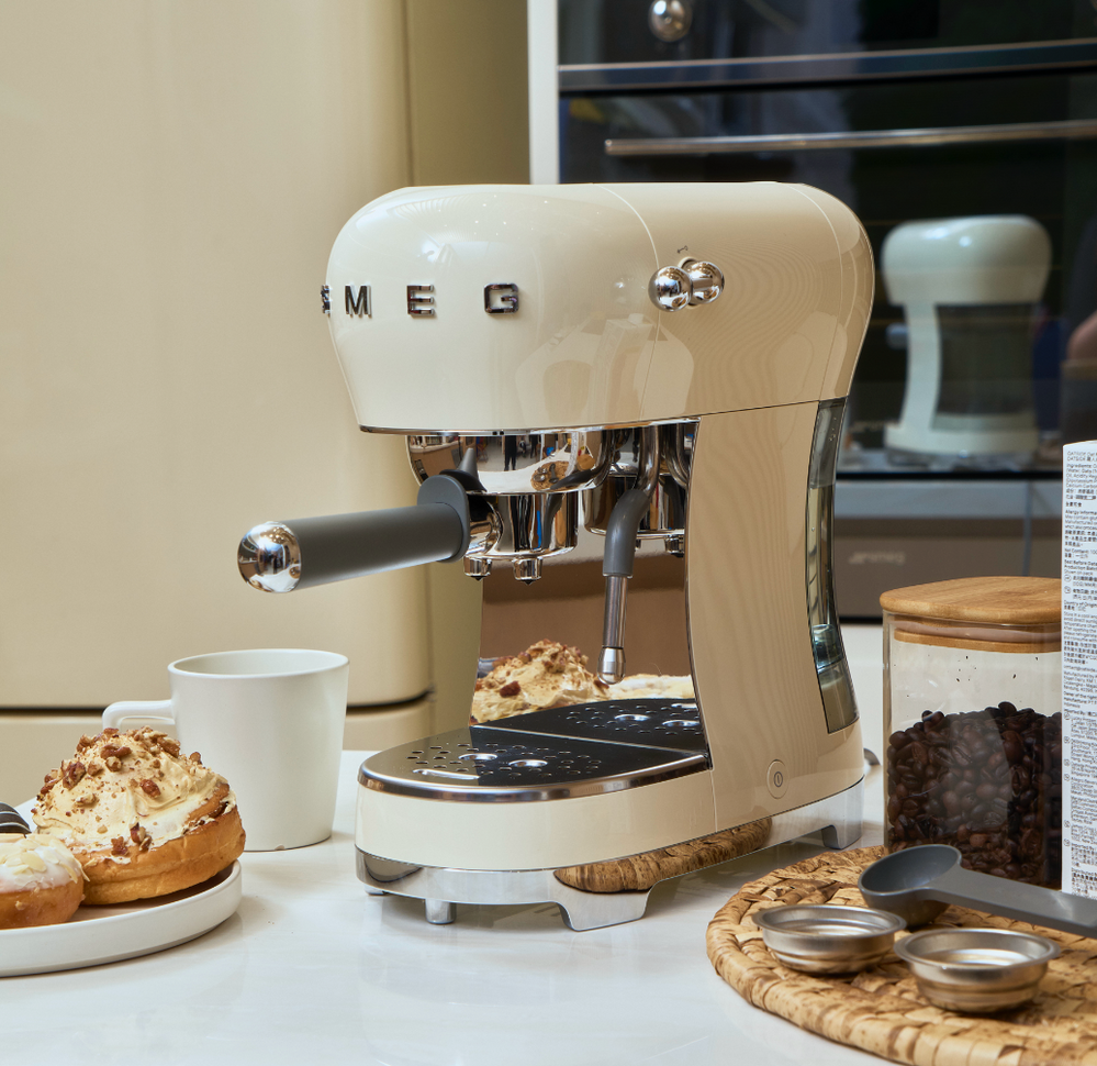 Espresso Coffee Machine - Cream - ECF02CREU | Shop at SMEG Philippines
